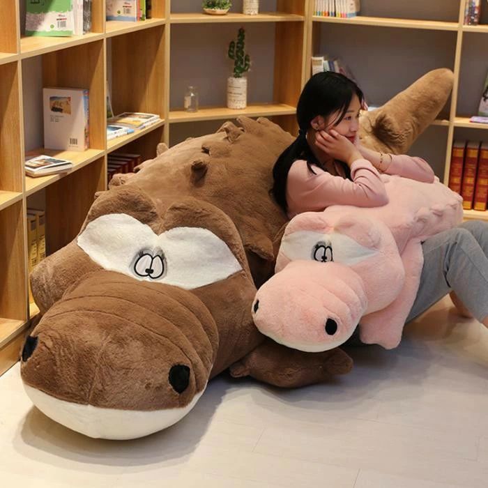 商品説明 素材 ポリエステル/PP綿 サイズ 約230cm 商品説明 ふわふわな手触りがたまらない、 全長230cmの大きいな鰐 ワニのぬいぐるみ。 お誕生日、クリスマス、ギフト、出産祝いのプレゼントにもおすすめです！！ ※注意事項 ※モニ...