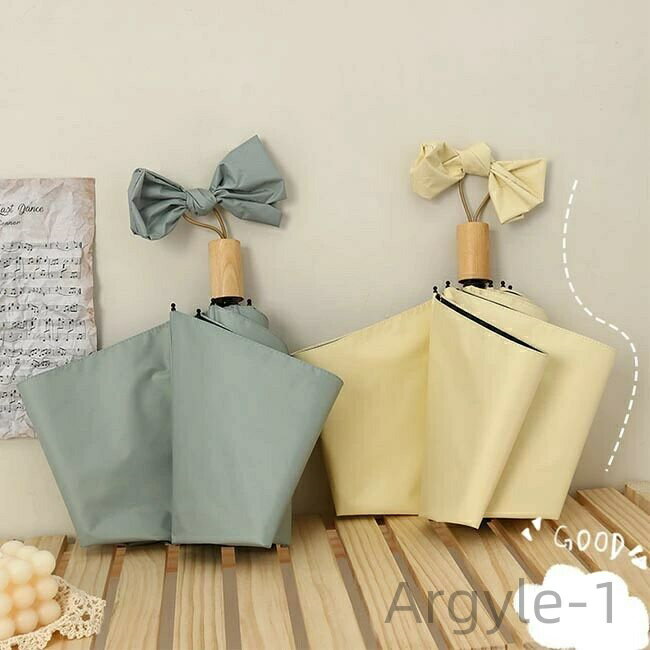 商品詳細 豊かな色とデザインは夏の祭りで浴衣に相性よい ポリエステル生地の裏側にポリウレタン加工を施した軽くて コンパクトサイズの折りたたみタイプ遮光晴雨兼用日傘です 三段折タイプ、驚くほど軽さコンパクトサイズ 毎日持っても負担になっておら...