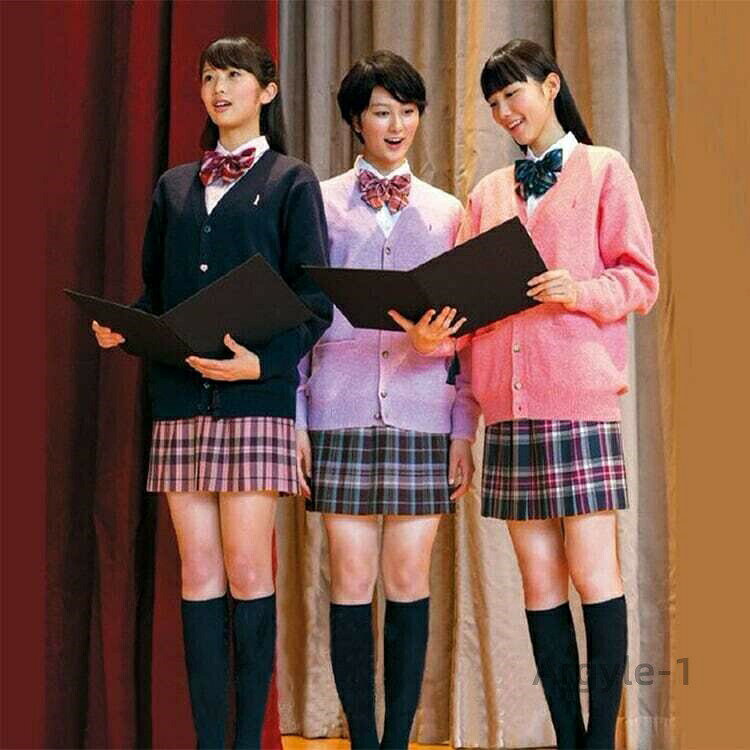 商品情報ポイントレビュー書いて特典：蝶ネクタイ1点（色はランダムに出荷）春夏のスクールライフを快適に・薄手無地カーディガン色の展開が豊富で、シンプルながら幅広い選択の可能なモデルです。全13色ご用意♪プチプラだから色違いで揃えて制服コーデを...