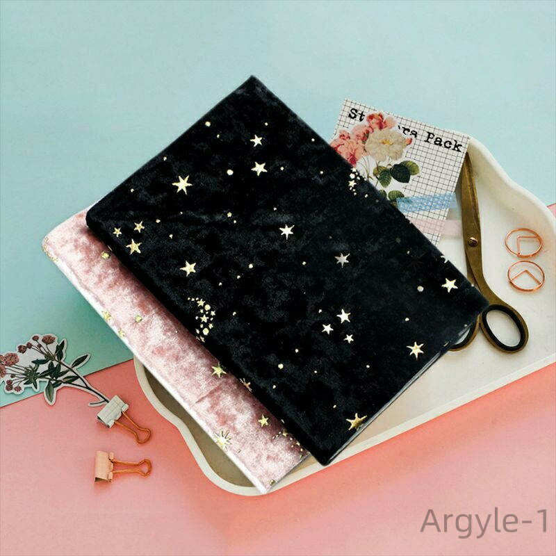 サイズA5 A6サイズについての説明A5:21*14.8*1-2.5CM A6:14.8*10.5*1-2.5CM素材その他色ブラック ピンク ネイビー備考 ●サイズ詳細等の測り方はスタッフ間で統一、徹底はしておりますが、実寸は商品によって...