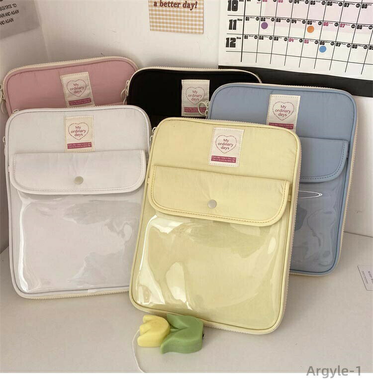 商品説明 color="#000000">商品紹介 タブレットやノートパソコンなどの収納に最適なアイテム♪ 軽い素材で出来ているので持ち運び楽々！ 広い開け口とダブルファスナーが付いており、中身の取り出しも簡単 学校、職場、出張、自宅、オフ...