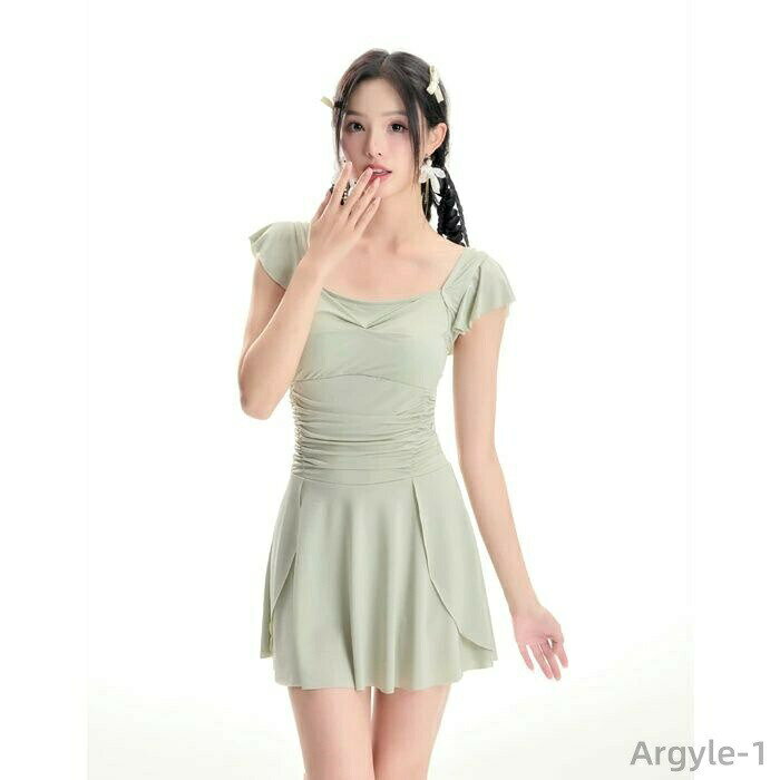 商品詳細 特徴 【全身セットで徹底カバー】A字型のワンピースデザインが体型をカバーしてお尻とお腹周りを隠しつつ、パンツ付きも安心感がある。夏の眩しい太陽の下でも安心、日焼け防止効果も期待できるワンピース水着です。 【日焼け・肌荒れ対策・着心...