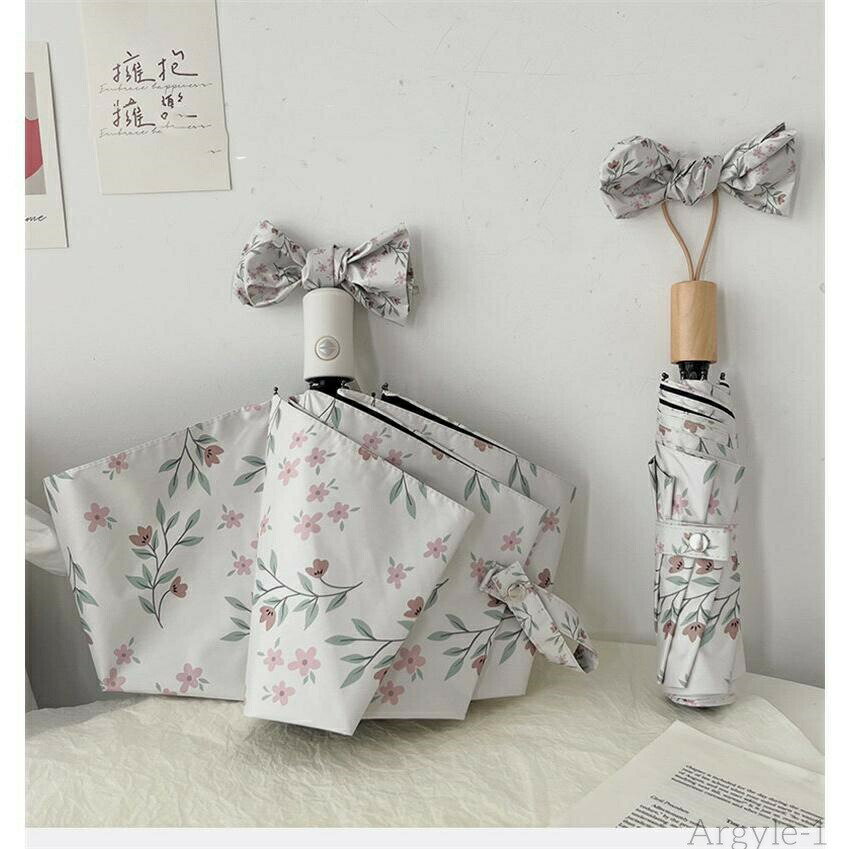 商品詳細:カラー:/画像通りサイズ:/フリーサイズ【商品説明】薄型設計だから、カバンの中でかさばらなず、どんなん時でも持ち運びに最適。防水加工としっかり紫外線カットを兼ね備え、雨傘、日傘どちらとしても重宝します。【素 材】ポリエステル、その...