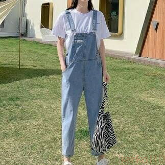 ゆったりサイズで着心地の良いオーバーオールです。足首が見える長さで華奢見せもできる♪【カラー】ブルー【サイズ】XS着丈：82cmウエスト：86cm膝囲：46cmS着丈：83cmウエスト：89cm膝囲：47cmM着丈：84cmウエスト：92c...