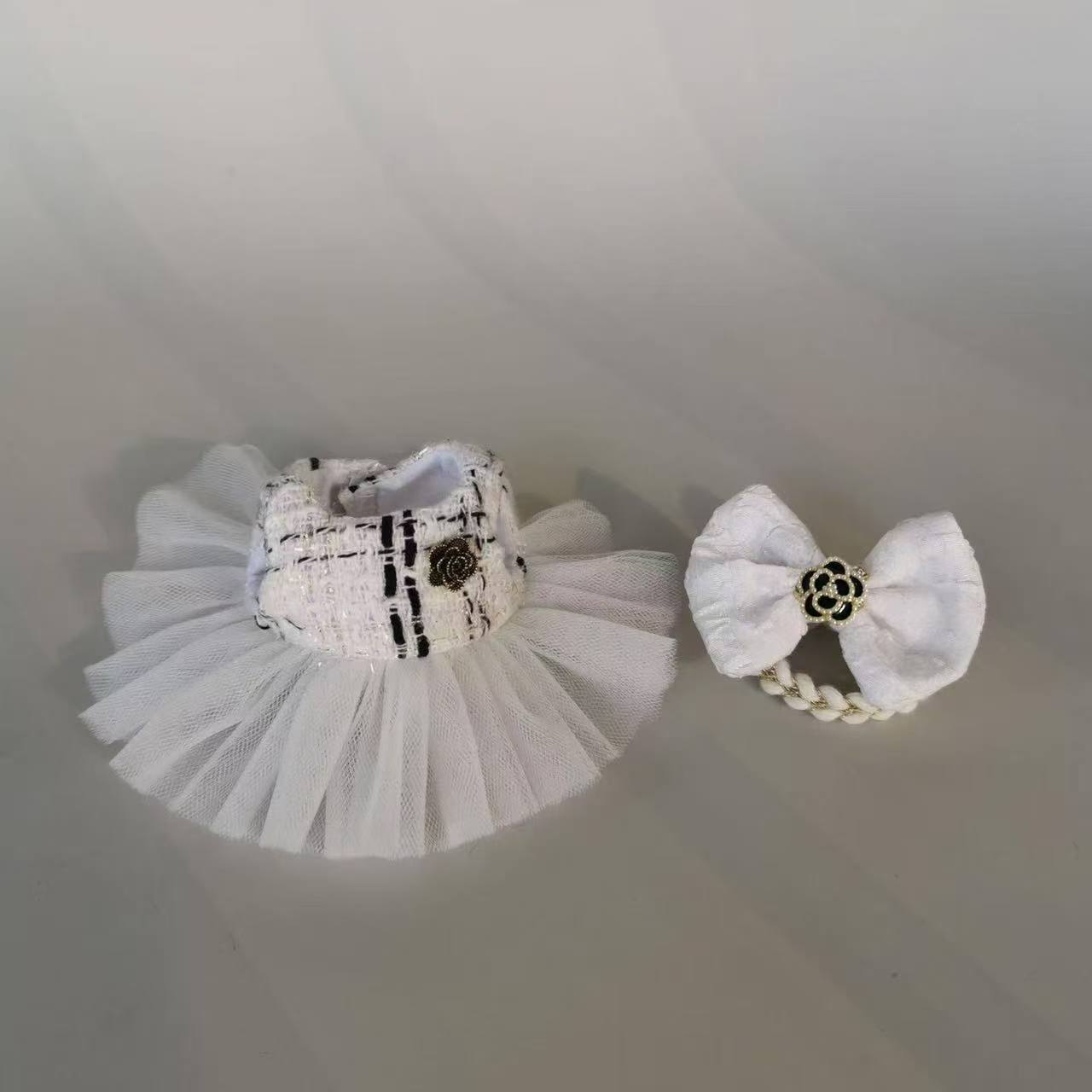 製品仕様: ◆素材: ポリエステル ◆本製品は服セットのみ、ぬいぐるみ本体は含まれていませんのでご了承ください。 商品について: 商品写真はできる限り実物の色に近づけるよう徹底しておりますが、 お使いのモニター設定、お部屋の照明等により実際...