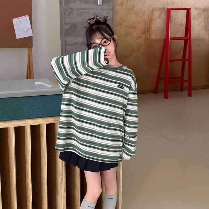 Tシャツ ガールズ 女の子 長袖 子供服 ストライプ柄 トップス 春秋 綿100% 通学 普段着 かわいい グリーン・商品名: Tシャツ・対象: ガールズ・スタイル: 韓国・袖丈: 長袖・対象年齢: 8歳以上・柄: ストライプ・素材: 綿6...