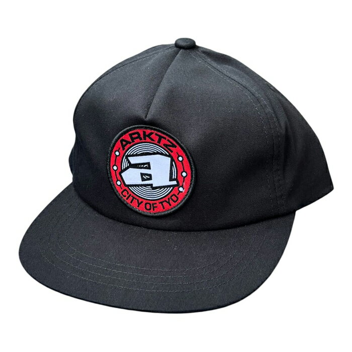 willowlurksデザインの「TRAIN LINE LOGO PATCH CAP」です。 ロゴパッチが付いたアジャスター付きCAPです。 素材 : COTTON 100% COLOR : BLACK SIZE : FREE 注意：モニタ...