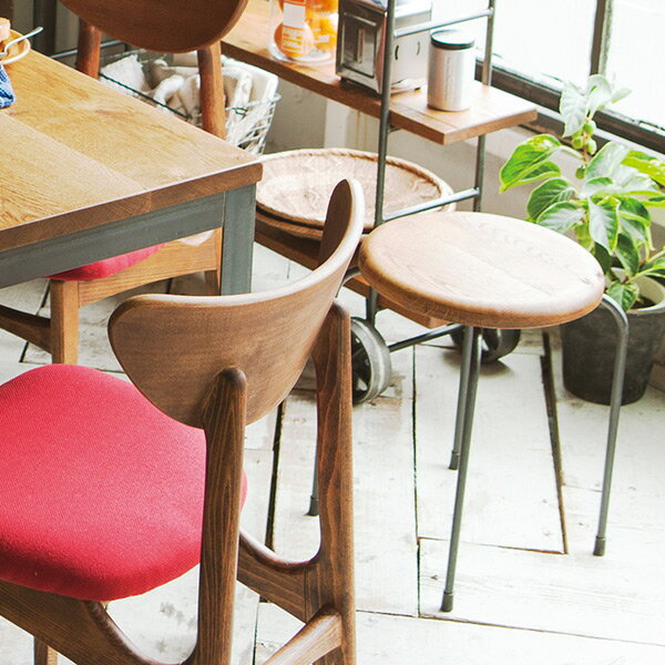 ラフマルスツールサイズ：幅320 奥行き320 高さ430 mm材質：［座面］ホワイトオーク無垢材（オイル仕上げ）、[脚]スチールスタッキング可能※モニター等の閲覧環境により、実際の色と異なって見える場合がございます。ブランド：SWITCH...