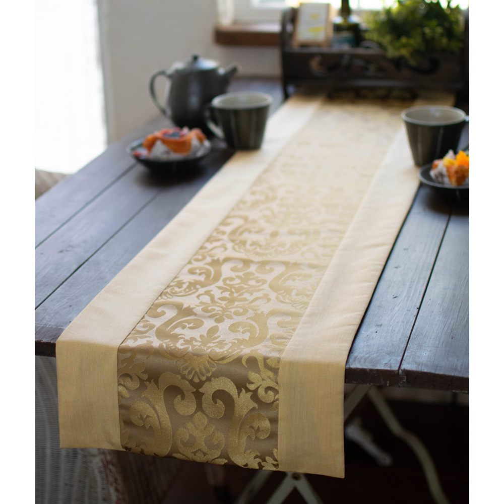 　ゴージャスな雰囲気たっぷりのテーブルランナー！ 　ゴージャスな柄と光沢感のある生地がとってもエレガントな 　テーブルランナー。 　テーブルはもちろん、TVラックやチェストの上など様々な 　場所を華やかにしてくれます。 商　品　詳　細 サイ...