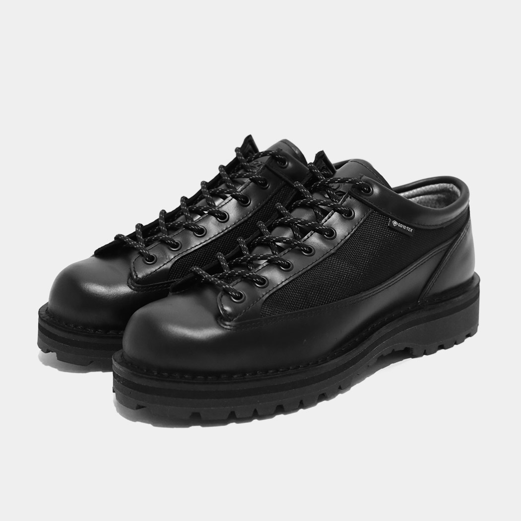 BRAND ≫ Danner FIELD LOW R BLACK 定番「DANNER FIELD」を現代仕様にアップデートした新モデル『FIELD LOW R』が遂に入荷致しました。テーマは“温故知新”。“R”には「Reborn」「Revo...