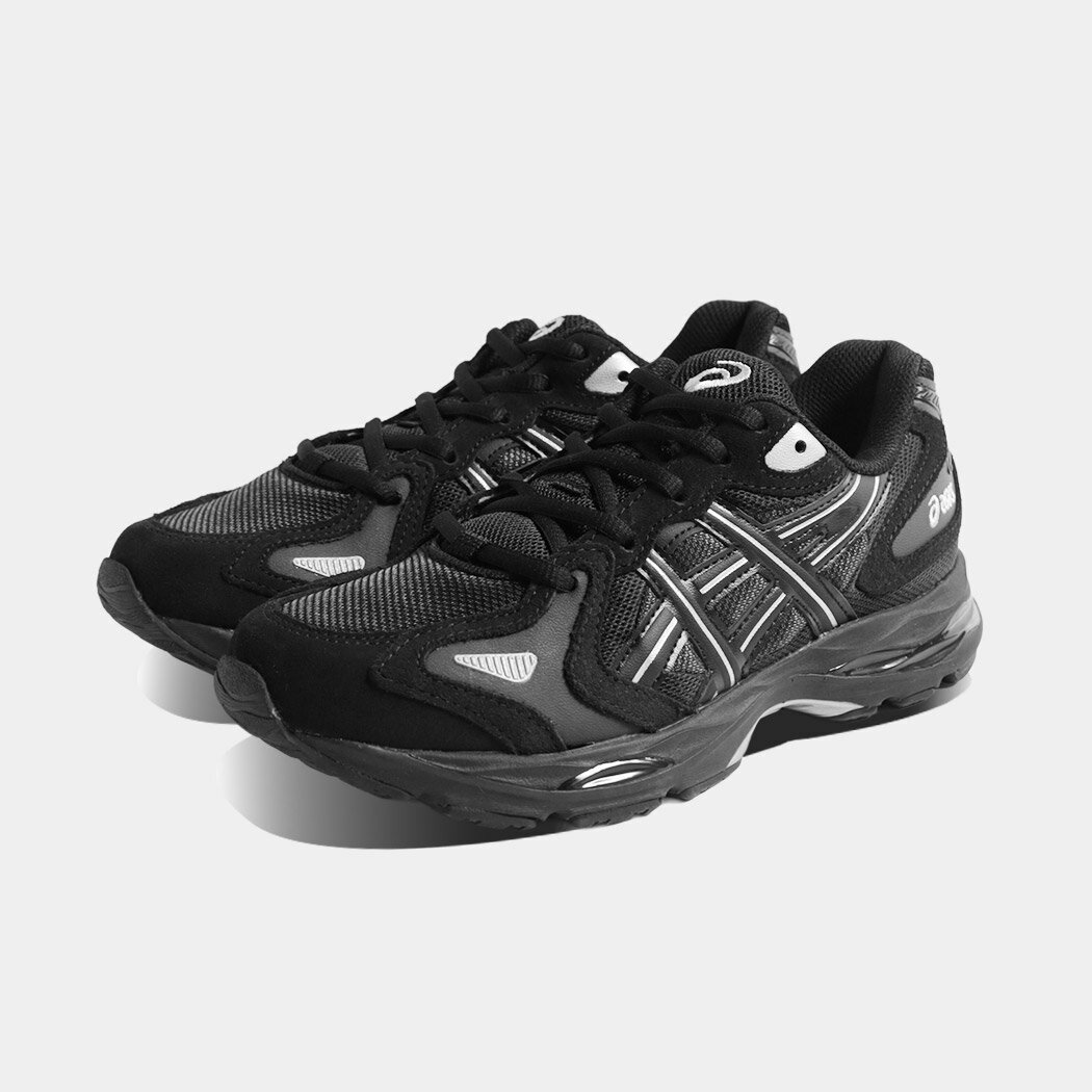 BRAND ≫ asics GEL-K1011 BLACK/SILVER GEL-K1011は、1990年代後半から2000年代前半に登場したGEL-KAYANOシリーズの象徴的なデザインを融合し、現代のソールシステムで再構築したハイブリッ...