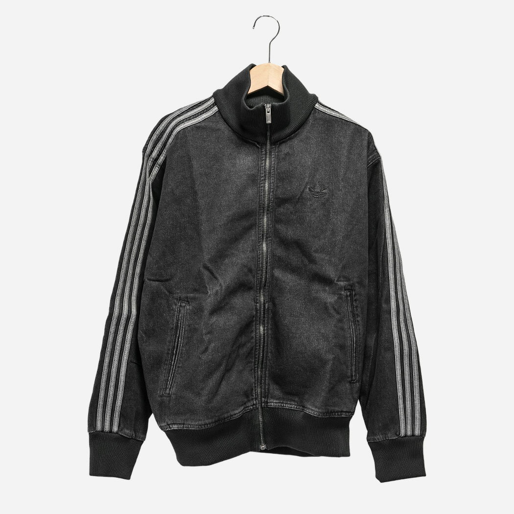 BRAND ≫ adidas FIREBIRD DENIM TRACK TOP TRUE BLACK DENIM アディダスオリジナルスの大人／メンズ向けトラックトップ。「アディカラー デニム ファイヤーバード トラックトップ」は、クラシッ...