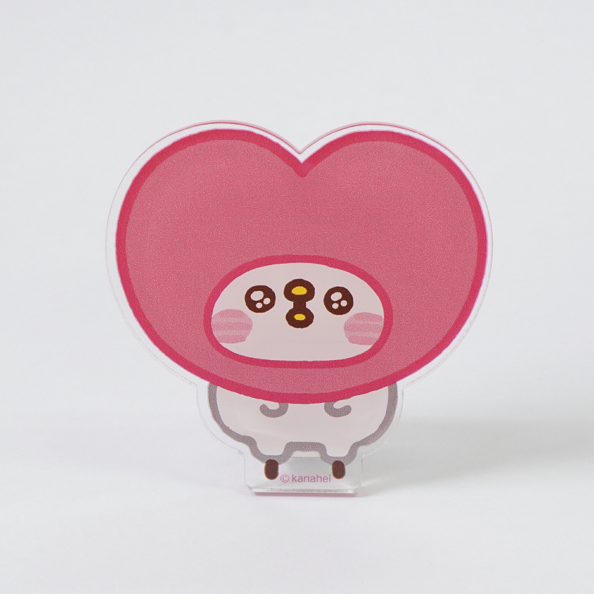 カナヘイの小動物「 回転式アクリルクリップ」です。 回転するパーツが付いたアクリルクリップです。 メモや写真を挟んだり、デスク上に飾ってもカワイイ！ 【サイズ】 H5.3cm　W5.3cm　D0.3cm 【材 質】アクリル