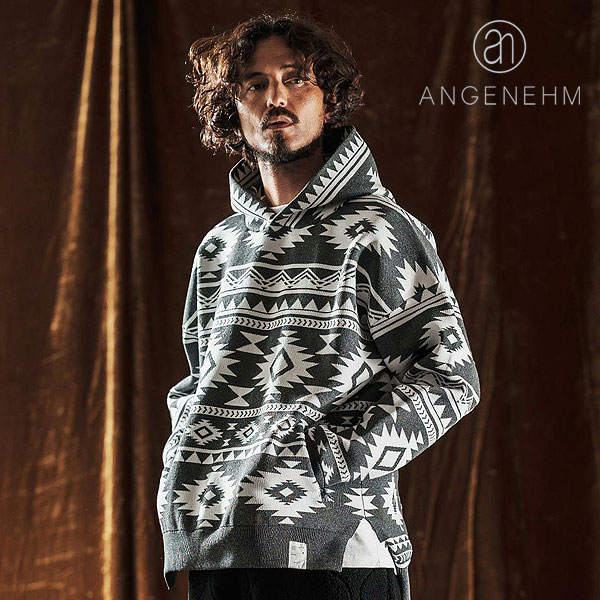 　商品説明 ANGENEHM アンゲネーム ネイティブパターンのジャガード編みニットフーディー。 軽やかなエアリーニットで仕立てた、 ネイティブパターンが印象的なジャガード編みのフーディー。 存在感のある柄使いがコーディネートの主役になる一...