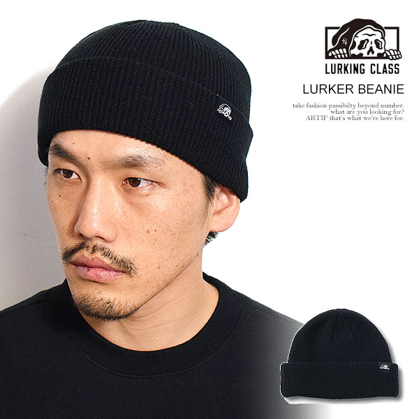 　商品説明 LURKING CLASS ラーキングクラス ●商品説明 シンプルなニットキャップ。 丸みのある自然なフィット感を実現。 様々なコーディネートで活躍してくれるアイテム。 ピスネーム付き。 ●素材 アクリル 100％ ●SIZE ...