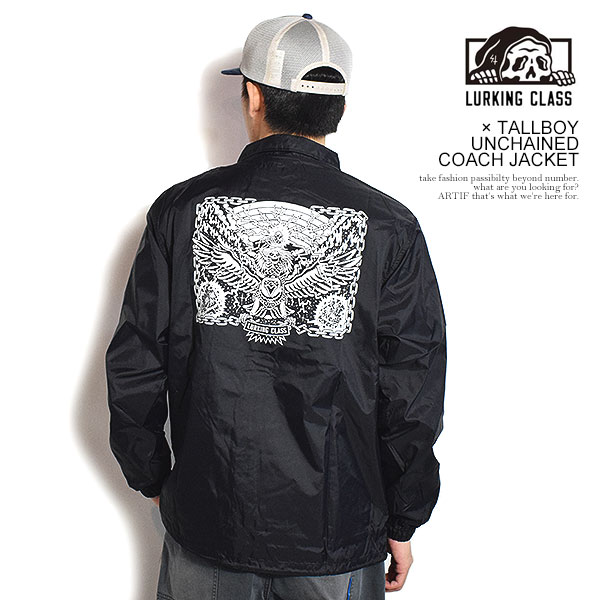 　商品説明 LURKING CLASS ラーキングクラス ●商品説明 LURKING CLASSとTALLBOYの コラボレーションコーチジャケットです。 フロント左胸とバックに オリジナルグラフィックがプリントで入ります。 表地には撥水加...