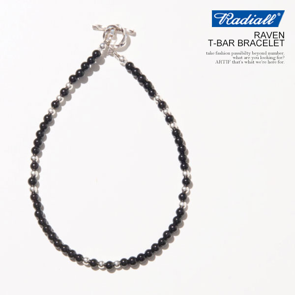 　商品説明 RADIALL ラディアル ●商品説明 オニキスビーズと925シルバビーズを組み合わせたブレスレット。 エンドパーツは925シルバーのツイストTバー＆リング。 ブラックのフロッキーケースにて納品。 ケース内側にロゴがシルバー箔押...