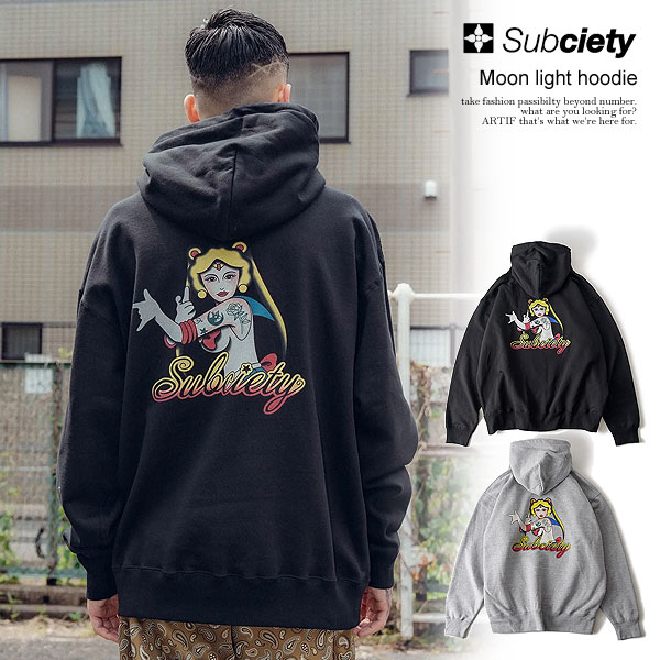 　商品説明 SUBCIETY サブサエティ ●商品説明 12.4オンスの裏起毛天竺を採用したスウェットシャツ。 左胸とバックにタトゥーの入った金髪の美少女を ピンナップテイストで描いたグラフィックをプリント。 ブランドらしい遊び心の感じられ...