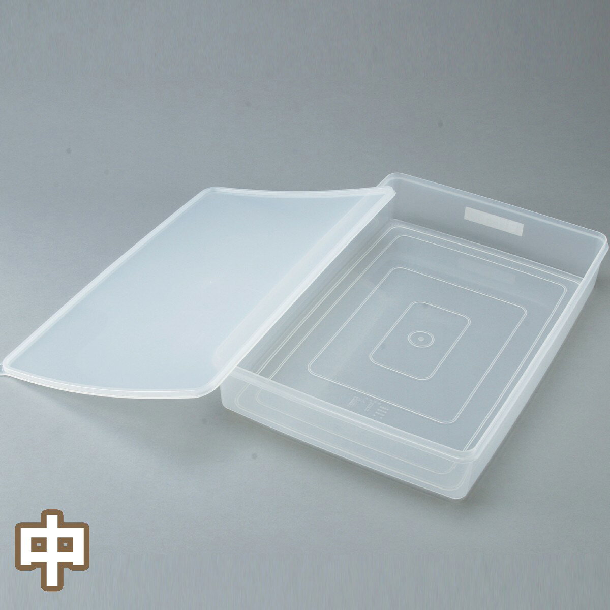 外寸：398×298×56mm 容量：5L 本体：ポリプロピレン製(耐熱温度120℃) ふた：ポリエチレン製(耐熱温度70℃) シールふた付のポリ製バットです。乾燥しない方がよいものや、翌週まで捨てずにおきたい溶剤などを保管するのに便利です。