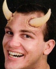 特殊メイクパーツ「ユニバーサルホーン」簡単に脱着できます。パーツを好きな場所に接着剤（スピリッツガム）で貼るだけ。何度でも使えます。さらに本格的にやりたい場合は、ライニングカラーや、フレッシュラテックスを使用してくださいね。どこまで完璧を目...