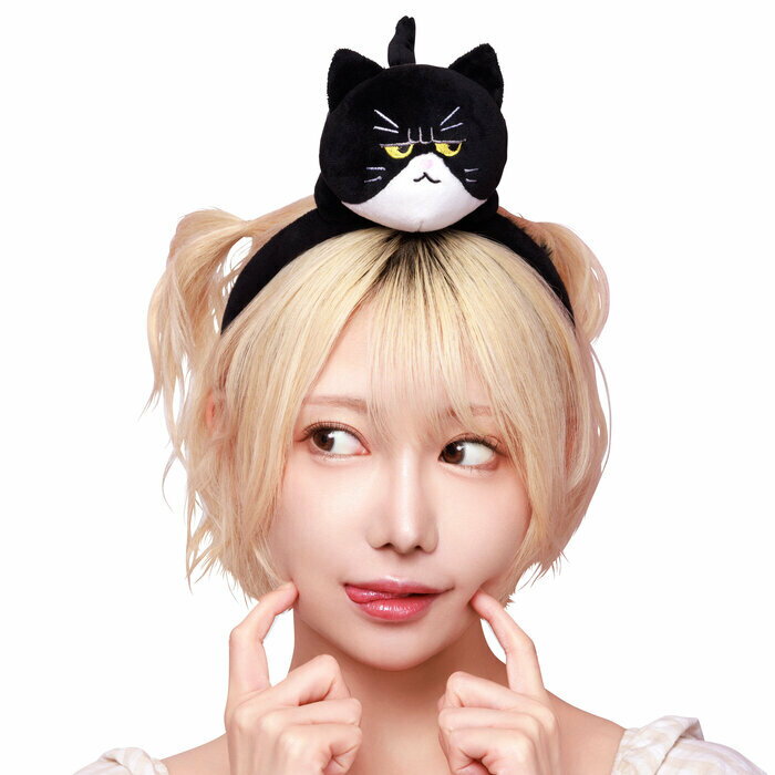 いつでもどこでもつれてって！どこかゆるい表情に思わずにっこりしてしまうアニマルカチューシャです。綿がたっぷり詰まったマスコットは、おしりや脚の角度にこだわり、後ろや横から見ても可愛い作りになっています。お顔も刺繍でクオリティの高い仕上がり。...