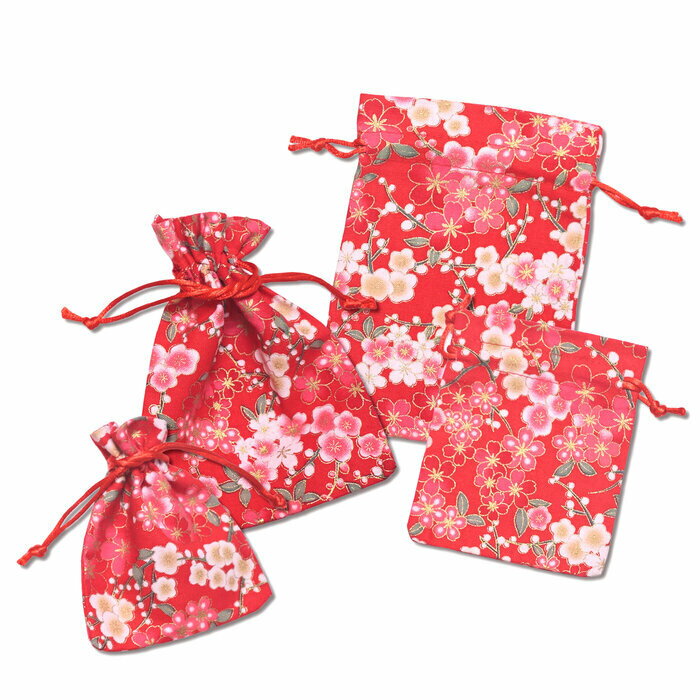 桜柄の和柄生地を使用した巾着の4枚セットです。大小2サイズを各2枚ずつセットにしており、用途に合わせて使い分けができます。小物入れとしてはもちろん、購入したお菓子などのお土産を小分けにして渡す際のラッピング袋としても最適です。【セット内容】...