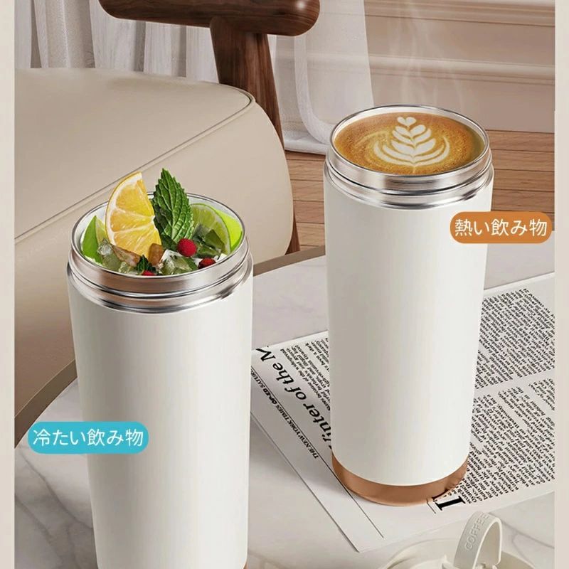 商品詳細: 容量: 750ml 口径: 7.5cm（洗いやすい広口設計） 内面: セラミックコーティング（金属臭なし・耐酸化） ストロー: 伸縮式ガラスストロー付き（分解洗浄可能） 保温・保冷性能: 保温（60℃以上）・保冷（8℃以下）最大...
