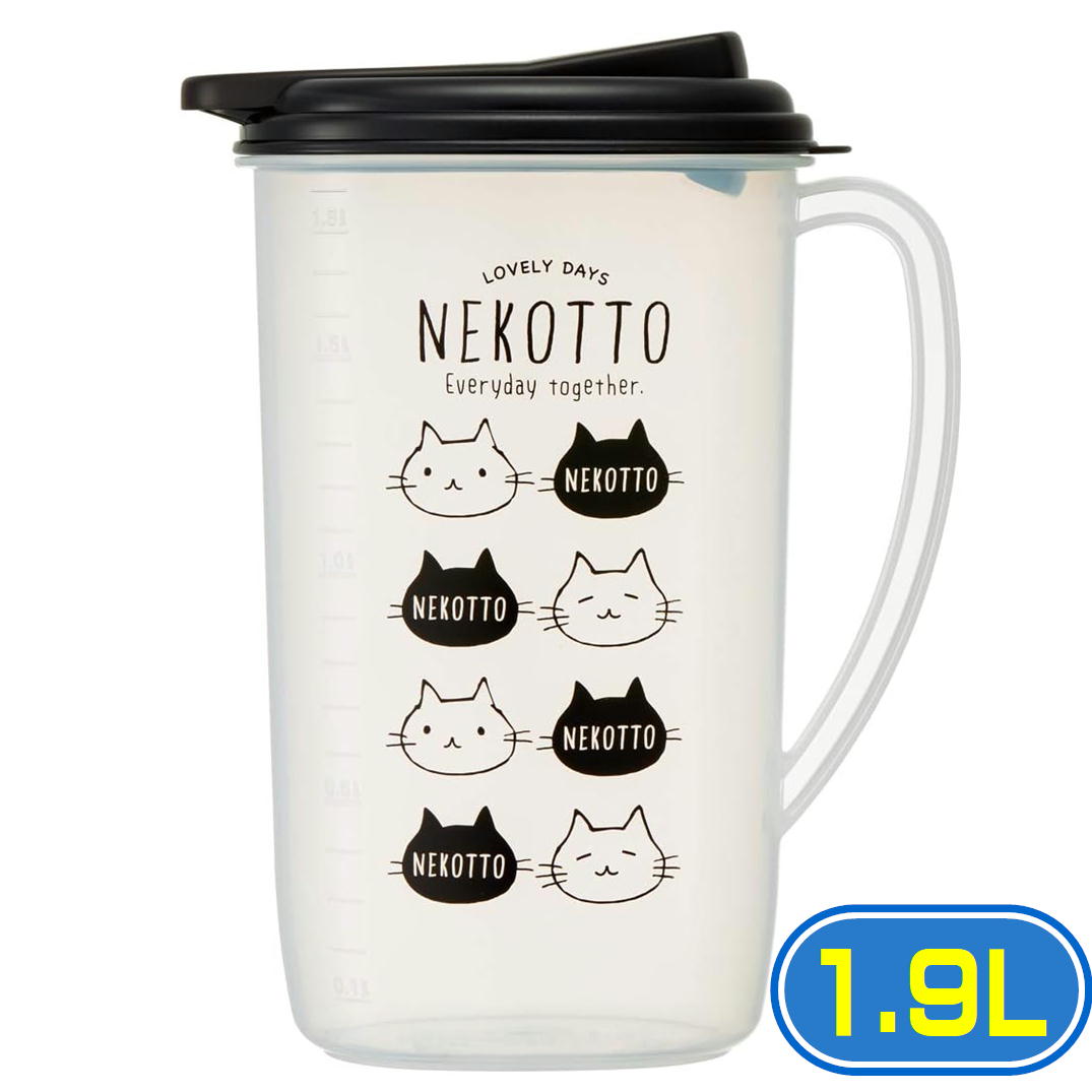 かわいい猫のキャラクター「ねこっと」のデザインがオシャレな、容量1.9L（約2L）のプラスチック製ウォーターポットです。 お水や麦茶、ジュースなどの冷蔵庫常備にぴったり！シンプルなワンプッシュ開閉式なので、片手で簡単に注ぐことができます。持...