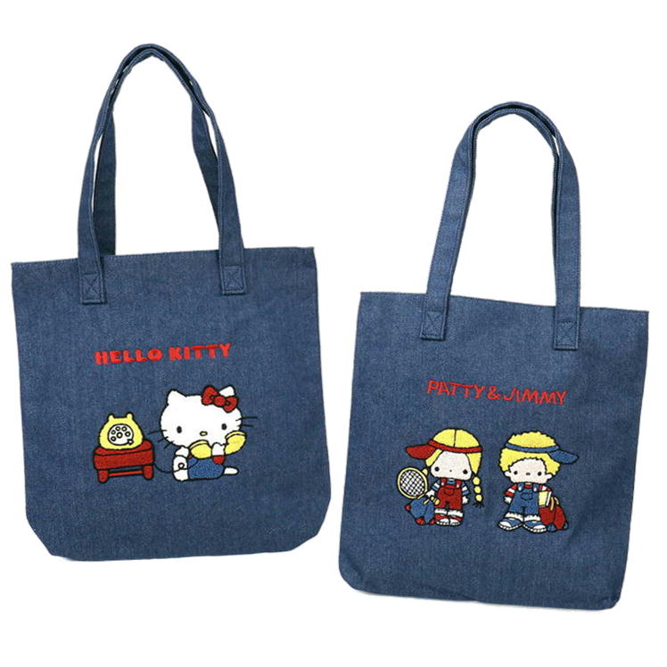 MANUFATTOオリジナルデザイン！ ふわふわでボリューム感のある「サガラ刺繍」が目を惹くデニム風トートバッグです。 お出かけや通勤・通学のサブバッグにぴったりなサイズ感。 口が大きく開くので中身が見やすく、荷物の出し入れもスムーズです。...