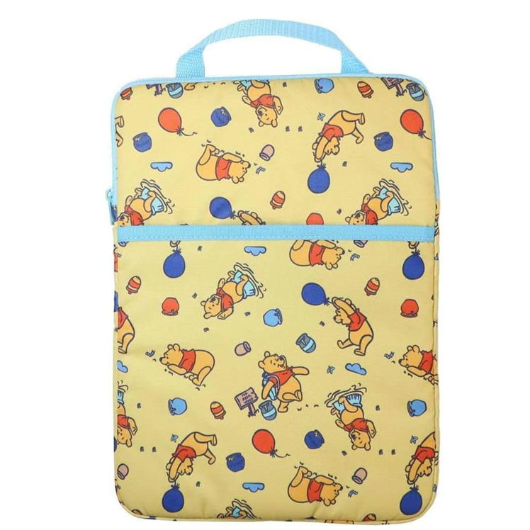 持ち運びに便利な持ち手付き縦型タブレットケース 10.2インチのタブレットが入るサイズで、ランドセルにもすっぽり入ります 内側には便利なペンホルダーもついています。 新入学準備やギフトプレゼントにもおすすめです 品番 2065039300 ...