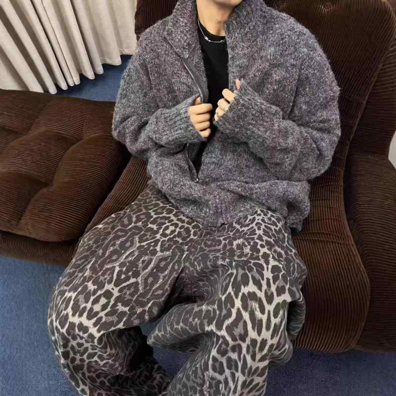 メンズ 秋冬 ニット カーディガン ゆったり レトロ ダークグレー ジッパー スタンドカラー 高級感 暖か 普段使い カジュアル アウター・カテゴリ: ニット・スタイル: ストリート・主素材: ポリエステル30%・襟: スタンドカラー・袖丈...