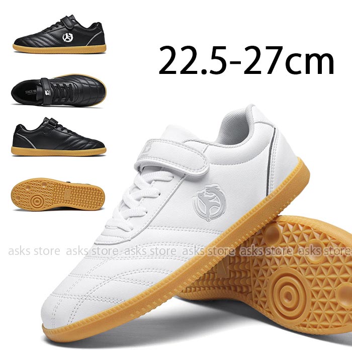 商品名 太極拳靴 ・簡易な包装、ご了承ください。 色 ブラック|レッド|シルバー サイズ 22.5-27cm 素人採寸若干の誤差がある場合がございます。 素材 合皮　ゴム ご了承いただきたいこと ※サイトに掲載の商品は、撮影の環境とモニター...