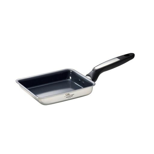 卵焼き (Egg frying) サイズ:縦20.0cmx横14.8cm/深さ3.4cm 材質:【本体】ステンレス鋼、アルミニウム合金(全面3層構造)【表面加工】セラミック塗膜加工 対応熱源:ガス、IHクッキングヒーター