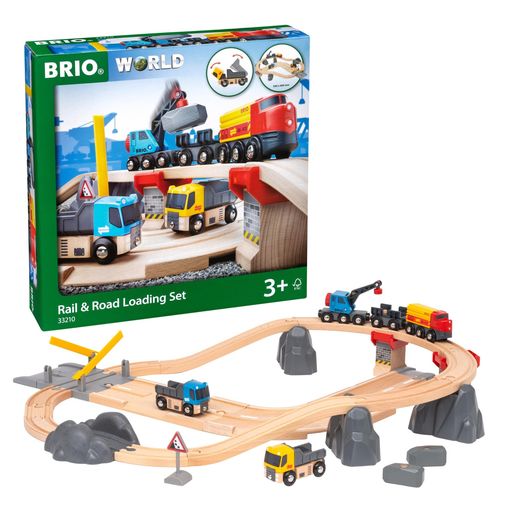 BRIO(ブリオ)のレール&amp;ロードシリーズの採石セットです。 山で採取した石をワゴン車で運び、道路で待つトラックにクレーンで載せて運ぶことができます。 お子様が大好きな、坂と踏切のあるレイアウト。 セット内容:全32ピース。車両5両...