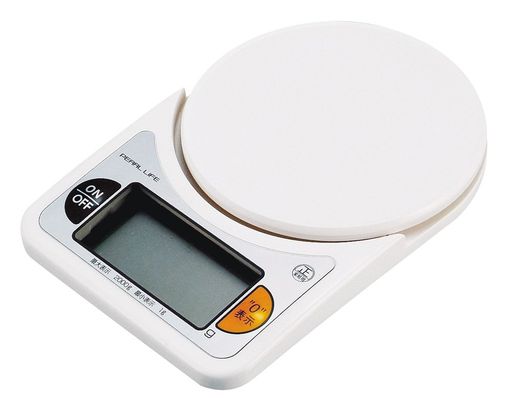 サイズ:(約)幅120x奥行180x高さ26mm 重量:(約)200g 電源:単4形乾電池2本 最大計量:(約)2000g 目量:1g オートオフ:約120秒 材質:ABS樹脂(耐熱温度70度)