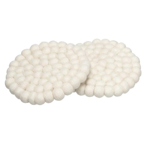 素材:ウール; カラー:ホワイト; 直径:10cm / 3.94インチ; 内容物:フェルトコースター2枚 特徴:これらのウールフェルトコースターは、多くの小さな丸型ウールフェルトボールを手縫いしたもので、新しくて面白く、テーブル上のかわいく...