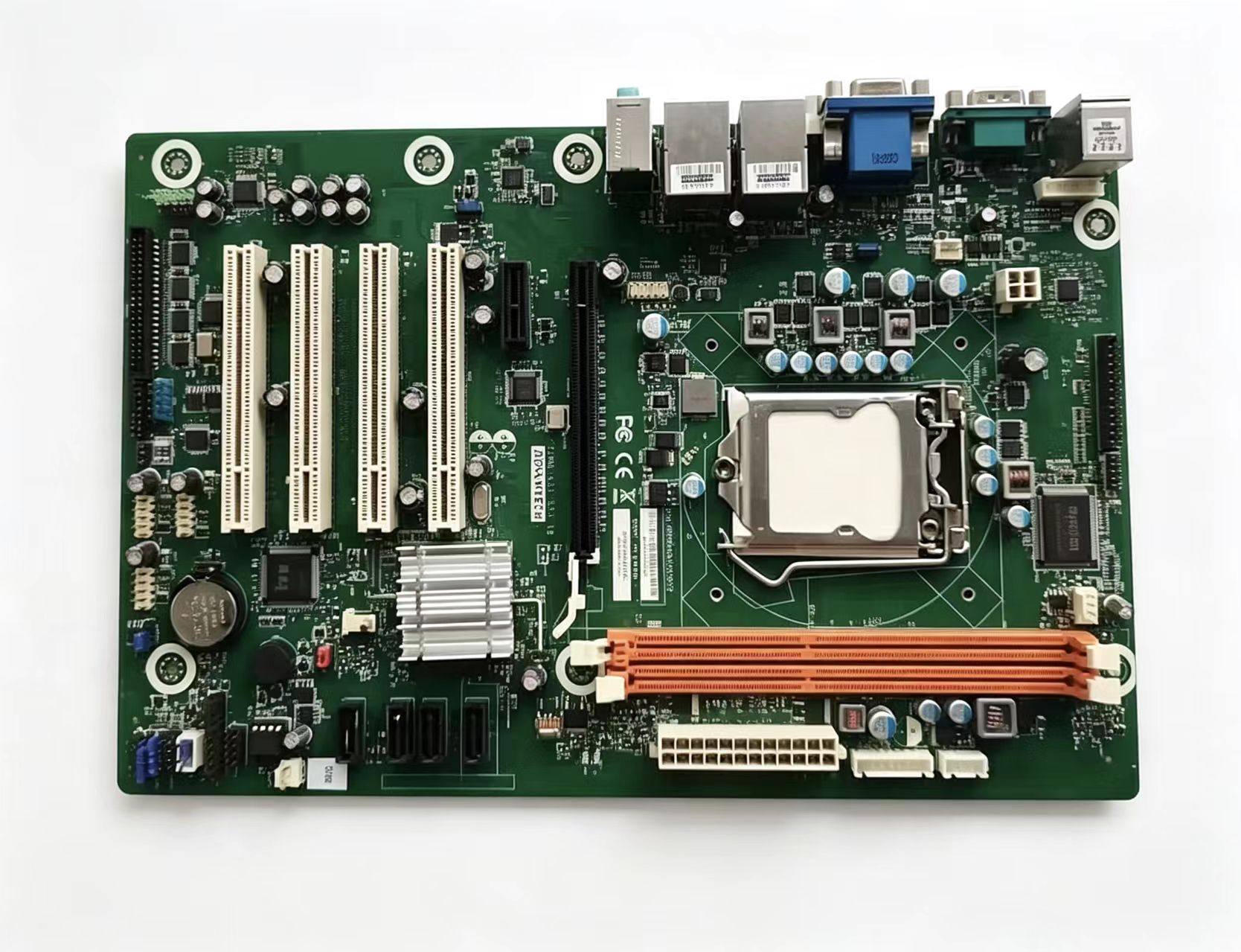★製品スペック ・型番：SIMB-A21 REV1.0 ・チップセット：Intel H61 ・対応CPU：I3/I5/I7シリーズ ・メモリスロット：DDR3×2 ・商品状態：新品互換産業マザーボード ★搭載インターフェース ・デュアルギガ...