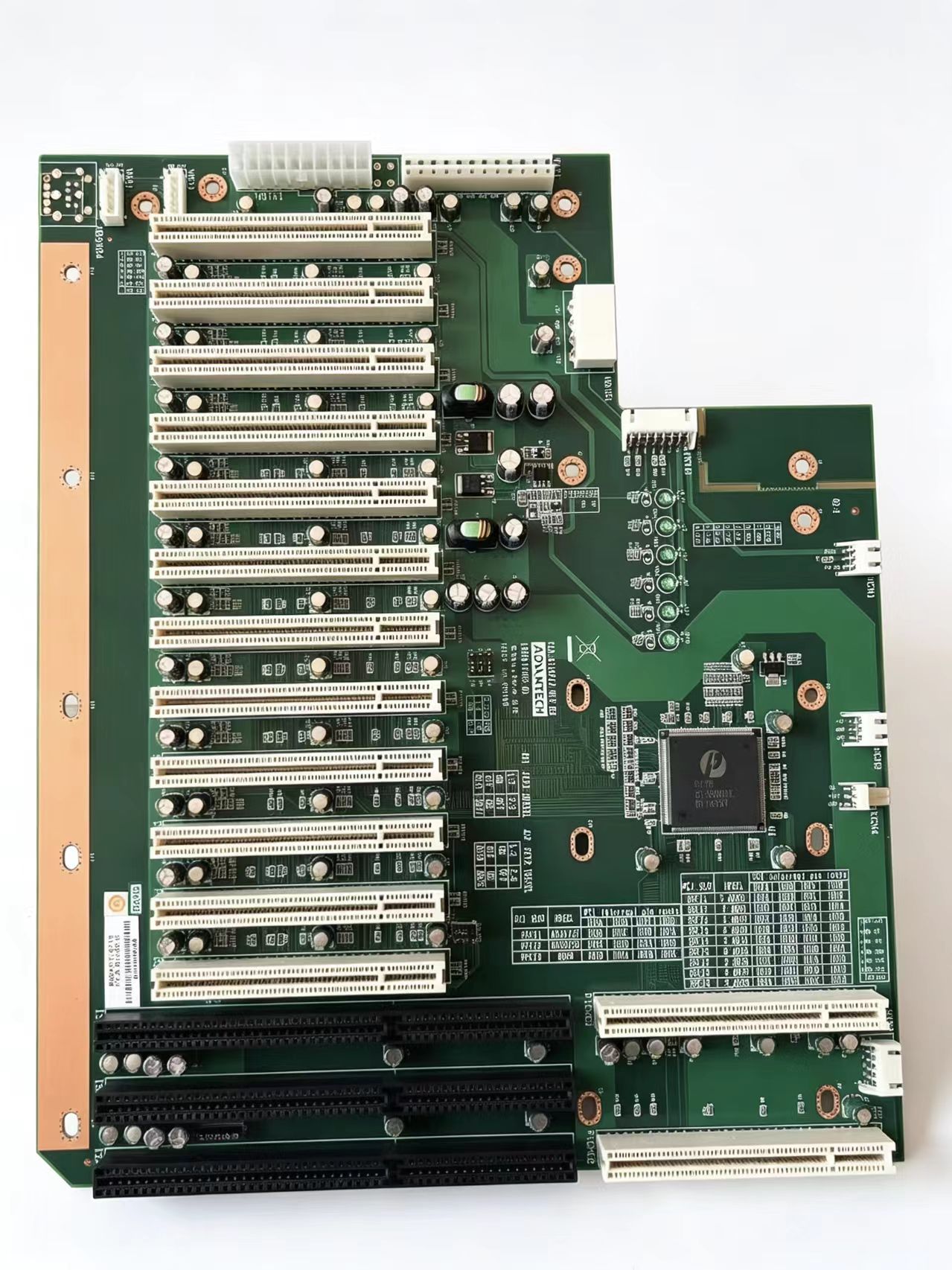 製品スペック ・メーカー：ADVANTECH（アドバンテック） ・型番：PCA-6114P12 REV.B3 ・スロット構成：PCI×12スロット搭載 ・商品状態：新品 ・用途：FA制御盤・工作機械・産業用IPC交換用バックプレーン 配送に...