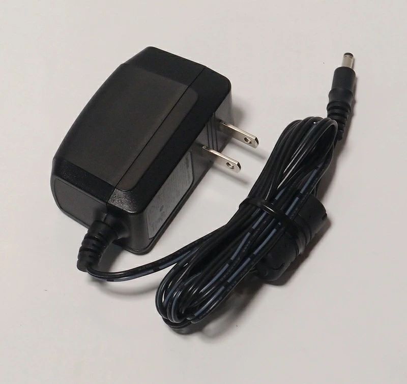 商品詳細 メーカーLogitec 付属品なし 型番ADT301 ADT304代替 出力5V 2A 保証ご買い上げ後1ヶ月間品質保証致します。 説明Logitec製品です。（簡易パッケージです。）商品詳細 メーカー Logitec 付属品 な...