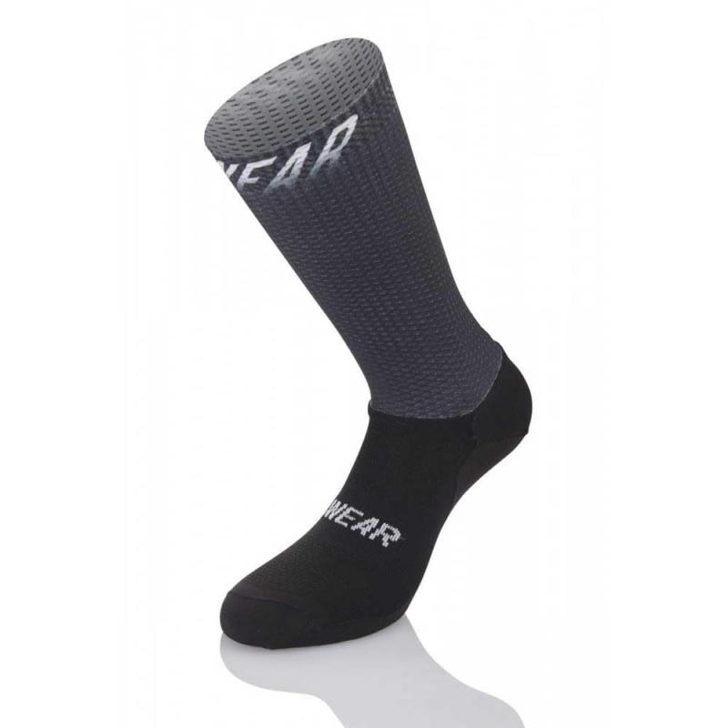 [エムビー ウェア] ソックス Aero Dryエムビー ウェア(MB Wear) ソックス Aero Dryフット部分（くるぶしより下）：99% ポリアミド (Q-Skin)、1% エラスタン / レッグ部分（くるぶしより上）：100% ...