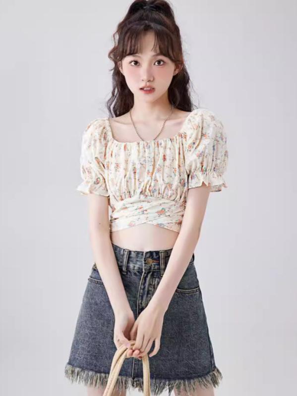 ・カテゴリ: Tシャツ・スタイル: 少女風・主な素材: ポリエステル100%・柄: 碎花・袖丈: 短袖・袖型: 泡泡袖・版型: 修身型・衣長: 普通款・ネックライン: 方領・流行要素: 褶皱・カラー展開: 米白色・サイズ展開: S、M、L、XL