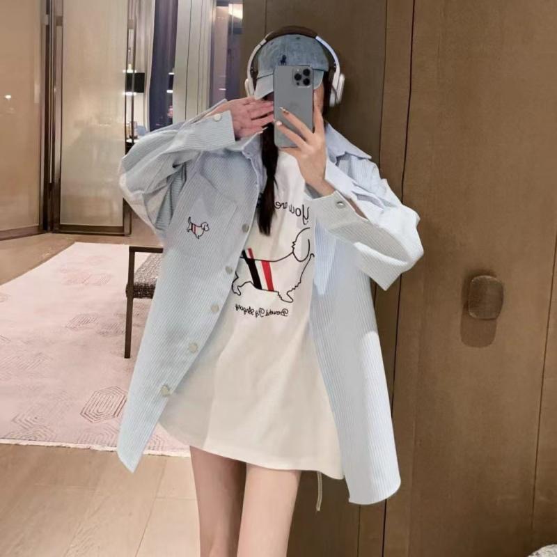 ・カテゴリ: シャツ・スタイル: カジュアル・主な素材: 綿50%～70%・柄: 条紋/格子・袖丈: 長袖・袖型: 通常袖・流行要素: 撞色・版型: ゆったり・衣長: 中長丈・ネックライン: 襟付き・カラー展開: ピンクストライプ、ネイビー...