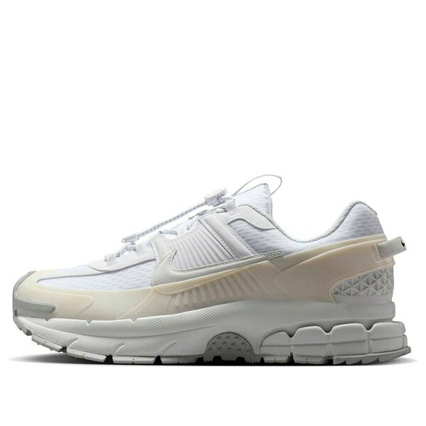 ■ブランド Nike(ナイキ)■商品名 Nike Air Zoom Vomero Roam 'White Phantom' HJ4646-100■色 ■サイズ サイズ US_8.5(26.5cm) ■表記の日本サイズは参考サイズとなります。...