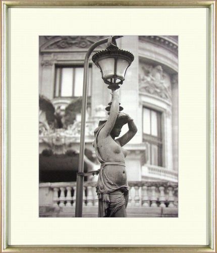 商品の詳細 作家名 テオ・タロス 作品名 旧オペラ座の街灯 技法 オフセットによる複製 外径サイズ 56×46 cm 作品サイズ 40×30 cm 補足説明 状態 新品　 付属品 額付 エディション パリにある旧オペラ座の街灯を撮影した、モ...