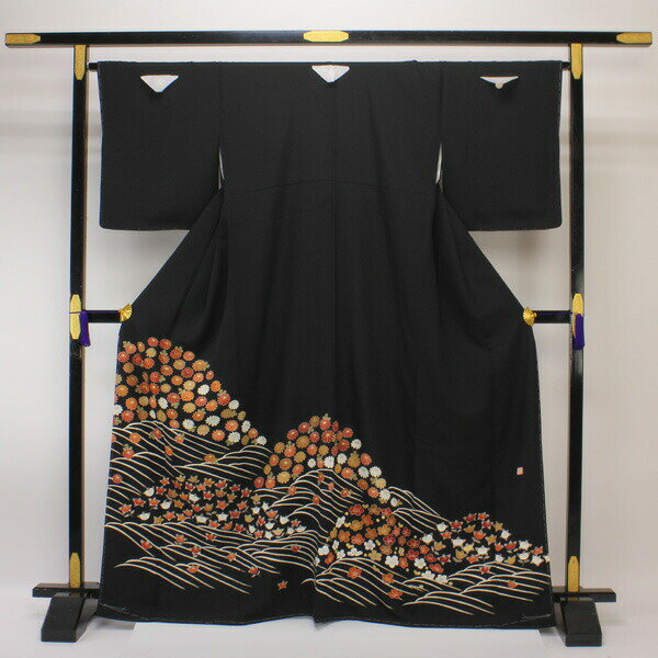 適応シーン結婚式 適応シーズン1月〜5月、10月〜12月 状態新品　お仕立て上がり 素材正絹　浜ちりめん サイズM寸身丈(肩より)：約157cm / 裄：約66cm / 袖巾：約33cm / 後巾：約30cm / 前巾：約23.5cm 地色...