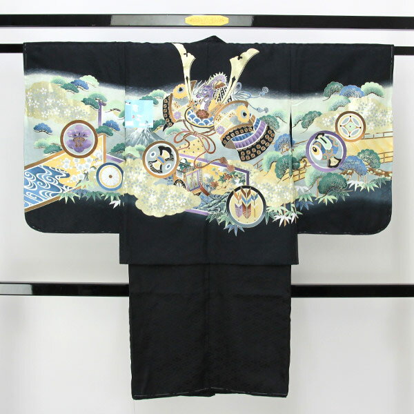 状態新品　お仕立て上がり セット内容羽織・長着・長襦袢袴・草履・懐剣・お守り・末広・羽織紐・帯 素材ポリエステル100% サイズ着物：身丈　約103cm、袖丈　約57cm、裄　約54cm羽織：身丈　約65cm 地色羽織：黒色系着物：黒色系袴...