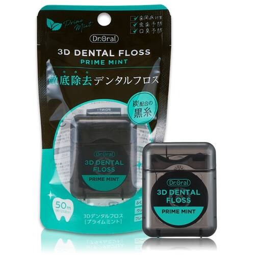 【商品説明】 歯科医師・歯科衛生士推奨デンタルフロス ・炭配合で吸着除去 黒い糸だから、除去した歯垢が目に見えてわかる！ ・ふくらむ糸が歯垢の取り残しを徹底的に防ぐ！ 独自の伸縮性がある約253本のマイクロウェーブ繊維が歯垢をしっかりキャッ...
