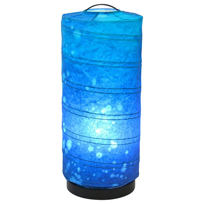 彩光デザイン Saiko Designテーブルライト 和紙オーロラ品番：B-532-LDカラー：深海深海をイメージして染めた和紙。暗闇の中で一層際立ち、空間を演出する灯りです。サイズ：Φ180mm×高さ430mmコードの長さ：約150cm点...