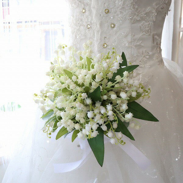 商品情報使用花材鈴蘭アーティフィシャルフラワー【造花】です。サイズ◆お花全体での直径・・・約20-22センチ◆トップからステム(茎)先ボトムまで・・・25センチ前後注意点◆ケース・花冠・ヘアその他オプションの追加料金はオーダー受注後、手動で...