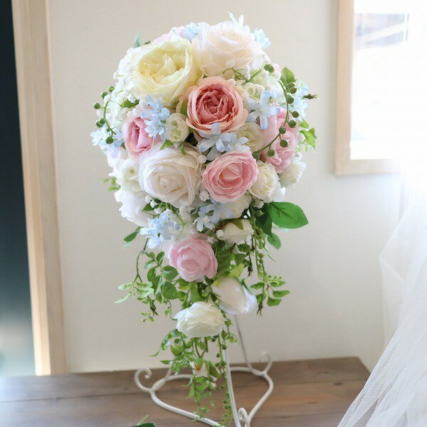 商品情報使用花材ピオニー　バラ　紫陽花　ユーカリ　グリーンネックレス　リーフ各種　他アーティフィシャルフラワー【造花】です。サイズ幅　20-23センチ前後(花、葉の位置により若干前後いたします)長さ・・・35-40センチ前後(グリーンの配置...